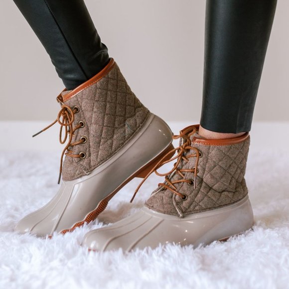 Shoes | Danielle Duck Boot Beige Quilted | Poshmark